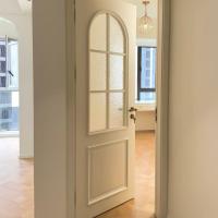 China Modern Glass Panel Lacquered Solid Wood Interior Door Swing Style for Hotel and Kitchen Use for sale