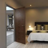 China Contemporary Solid Wood Interior Door for Elegant Homes and Bedroom Spaces, a Premium Wooden Interior Door Solution for sale