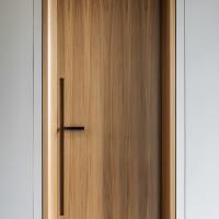 China Modern Groove Panel Solid Wood Interior Door with Custom Size and Finished Surface for Apartment for sale