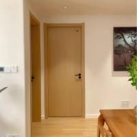 China American Vintage Minimalist Design Flat Panel Solid Wood Interior Door with Black Hardware for Modern Villas and Hotels for sale