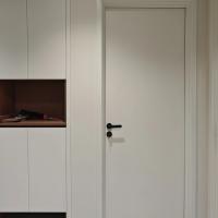 China Lacquer-Free White Minimalist Solid Wood Interior Door for Bedroom and Modern Home Projects for sale