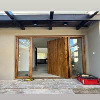 China Large Size Custom Manufactured Solid Wood Front Door and Solid Wood Entry Door for Modern House for sale