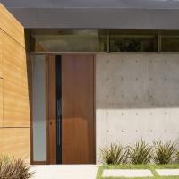 China Architectural Solid Wood Entrance Door Custom Solutions for Construction Contractors and Wooden Front Door Projects for sale