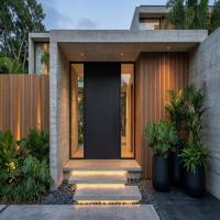 China Designer Contemporary Building Entrance Solid Wood Interior Door and Solid Wood Internal Door for sale
