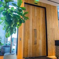 China Contemporary Solid Wood Entrance Door and Solid Wood Entry Door for Modern Housing Development Projects for sale