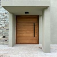 China Modern Style Custom Exterior Solid Wood Front Door and Solid Wood Entry Door for Villa Building Projects for sale