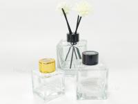 China Clear Transparent Square Glass Aromatherapy Bottle 100ml with Glossy Finish and Custom Logo Options for sale
