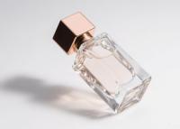 China YiTuo Square Glass Perfume Bottle 30ml with 6.8cm Diameter - Pink Diamond Cap Spray Sealing for sale
