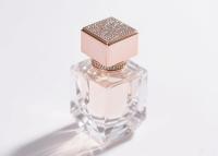 China YiTuo Square Glass Perfume Bottle 30ml with 6.8cm Diameter - Pink Diamond Cap Spray Sealing for sale