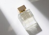 China 2oz Butterfly Shape Glass Perfume Bottle with Gold Cap - 60ml Capacity Cosmetic Packaging for sale