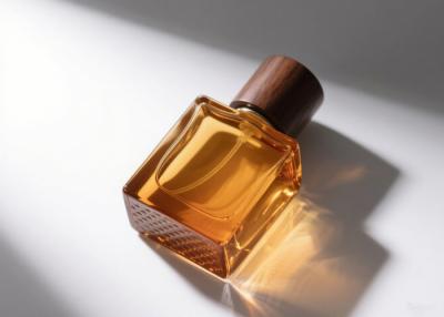 China Clear Square Glass Perfume Bottle 50ml with Natural Wood Cap - 4.6cm Diameter, 10.1cm Height Spray Container for sale