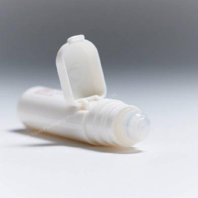 China 20ml Square Plastic Roll On Bottles with Roller Ball Dispenser - 4.5cm x 8.5cm Dimensions for Essential Oils and Perfumes for sale
