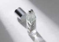 China Clear 12ml Roller Bottles Bulk - Crystal Cylinder Shape Roll-On Oil Bottles in Plastic or Glass for sale