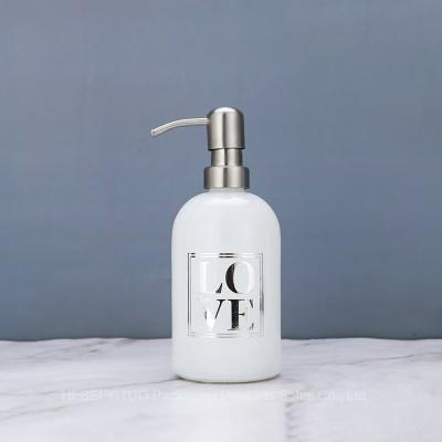 China 450ml Glass Hotel Shampoo Bottle with Press Pump - Customizable Square Design in Blue, Green, Pink Colors for sale