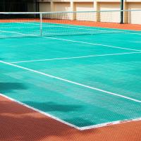 China Waterproof Interlocking Basketball Court Flooring 2500N Load Capacity 10 Year Service Life for sale