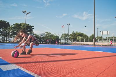 China PP Interlocking Modular Sport Flooring Tiles 30x50 Feet Home Sports Court 304.8mm for sale