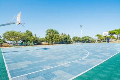 China PUR Interlocking Sports Flooring Tiles 3.5mm-9mm Anti Skid PP Basketball Court Flooring for sale