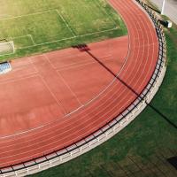 China UV Resistant 13mm Eco Sports Flooring Spray Coated Red Synthetic Athletic Track for sale