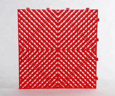 China PP Interlocking Garage Carpet Tiles 400x400x18mm Load Capacity 2500N Red Rot Proof for sale