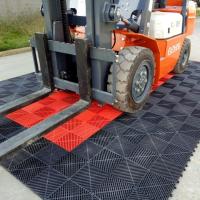 China PU Indoor Sports Flooring Green Suspended Interlock Mat 304.8x304.8mm UV Resistant for sale