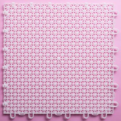 China Recyclable PP Interlocking Sport Flooring 10 Year Life Anti Fatigue 97% Rebound for sale