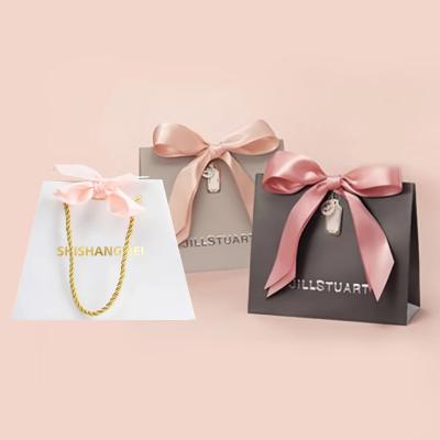 China Printed Boutique Paper Bags Biodegradable And Recyclable With Ribbon Handles for sale