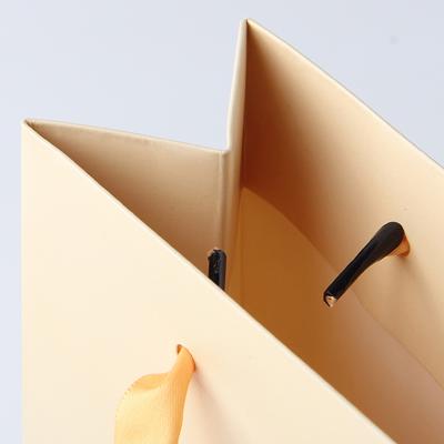 China Recyclable Custom Clothing Packaging Eco Friendly Logo Printed Gift Bags for sale