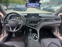 China Toyota Camry 2.5 Hybrid 2022 48000 km Silver Sedan Original Paint for sale