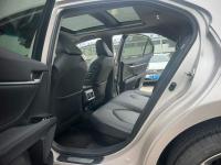 China Toyota Camry 2.5 Hybrid 2022 48000 km Silver Sedan Original Paint for sale