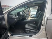 China Toyota Camry 2.5 Hybrid 2022 48000 km Silver Sedan Original Paint for sale