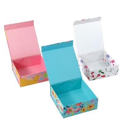 China Custom Clothing Paper Gift Box with Luxury Foldable Design and Magnetic Closure for sale