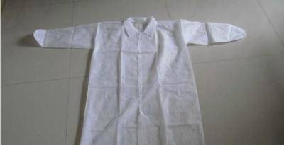 China Sterilization 35 - 60GSM PP Isolation Gown Skin Friendly For Work Protection for sale