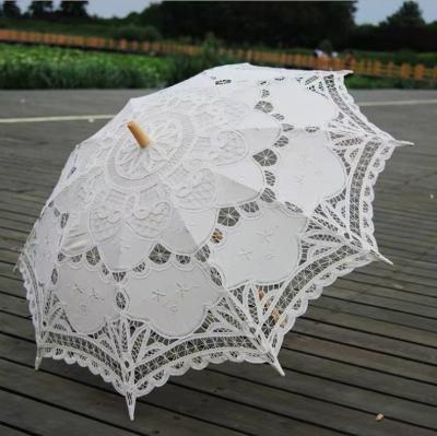 China Customized Logo White Lace Wedding Umbrella for Fashionable Wedding Favors and Gifts for sale