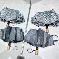 China 190T Pongee Fabric Plaid Pattern Business Gift Custom Logo 10rib Wooden Handle Umbrella for sale