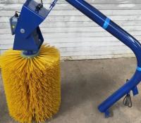 China Concave Farm Cow Scratching Brush 600-1000mm Length with 400-500mm Diameter for Cattle Massage and Hygiene for sale