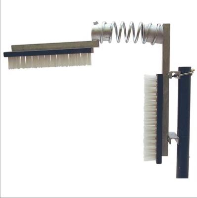 China OEM Rotary Cow Scratching Brush with 2-Point Pivot System for Livestock Comfort and Milk Yield Improvement for sale