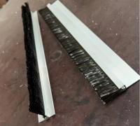 China Carbon Fiber Strip Brush Anti-Static Industrial Brush 1M Length R≤1Ω for sale