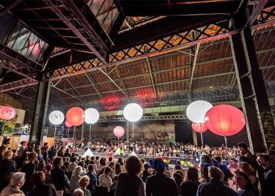 China Color Changing LED Crowd Inflatable Throw Ball Led Balloon Lights For Music Events for sale