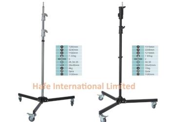China Portable and Lightweight Tripod Light Stand Designed for Easy Transport and Quick Setup in Various Lighting Environments for sale