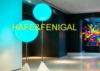 China Premium RGB+W Inflatable Balloon Light with AC+DC Hybrid Power and Customizable Logo for Events for sale