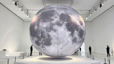 China Moon Inflatable Balloon Light with Custom Printing for 360° Ambient Illumination and Helium-Ready Installation for sale