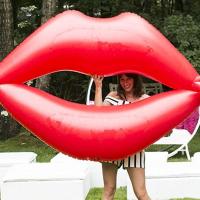China 2m Inflatable Red Lips Replica with LED Strips and IP65 Waterproof for Event Branding for sale