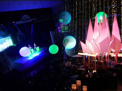 China 96w LED Inflatable Light Bulb Balloon 63ft Diameter For Events Decoration for sale