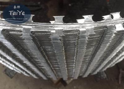 China Coil Diameter 900mm High Galvanized Concertina BTO11 Razor Barbd Wire for sale