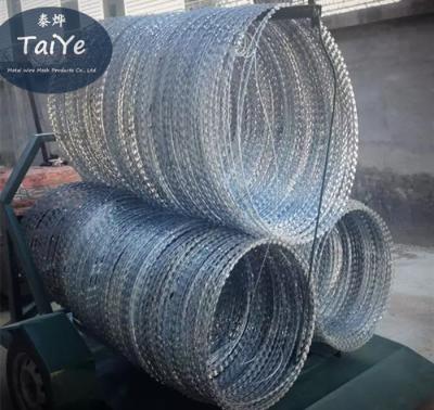 China Traffic Mobile Security Barrier Concertina BTO22  Wire Type 1.5 To 1.7 M Barricades for sale