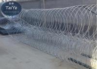 China Traffic Mobile Security Barrier Concertina BTO22  Wire Type 1.5 To 1.7 M Barricades for sale