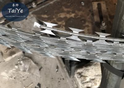 China Concertina Razor Barbed Wire Security Wire Fence With Clips Fence For Nigeria for sale