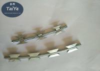 China Concertina Razor Barbed Wire Security Wire Fence With Clips Fence For Nigeria for sale