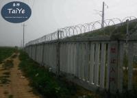 China Silver Green Barbed Wire Fence Post Used On Wall High Rust Resistance for sale