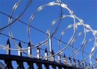 China Galvanized Iron Wire CBT 65 Razor Wire , Constantino Razor Wire Long Life for sale